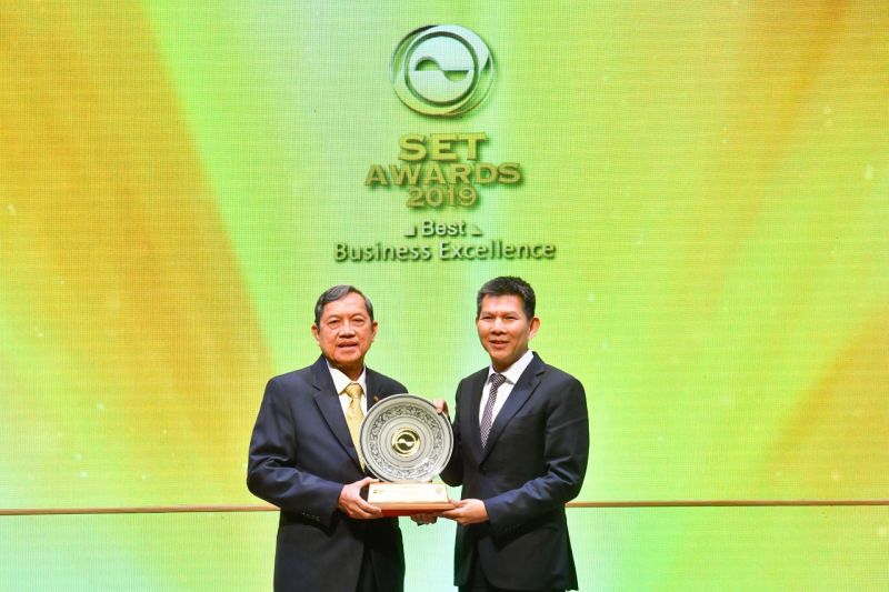 ซีอีโอ KTC และ MOONG คว้า Best CEO