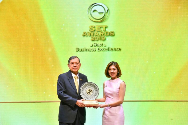 ซีอีโอ KTC และ MOONG คว้า Best CEO