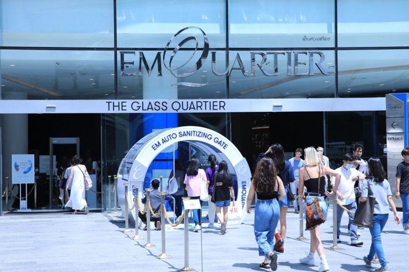 เปิดอุโมงค์ฆ่าเชื้อวันแรกหน้าห้าง EmQuartier