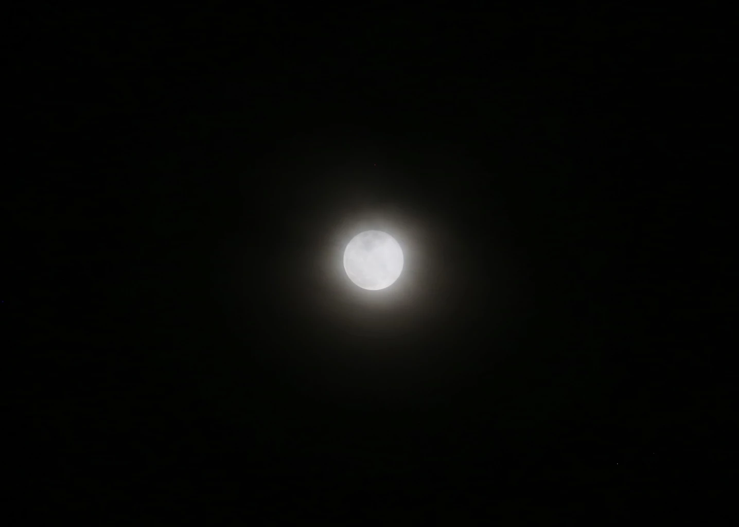 เปิดภาพ Micro Fullmoon คืนพระจันทร์เต็มดวง 2564 ไกลโลกที่สุดในรอบปี