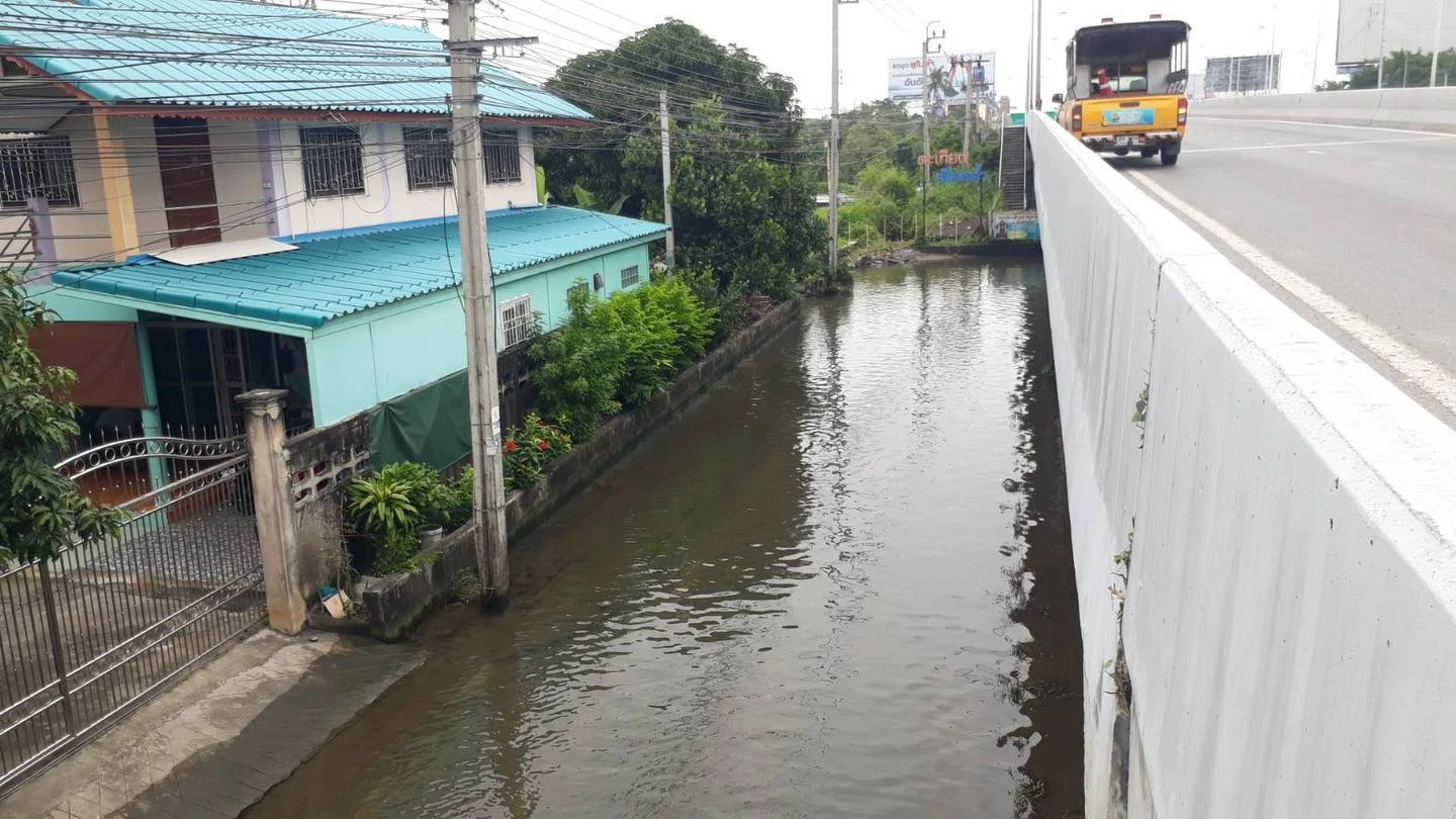 ปิดจุดกลับรถใต้สะพานข้ามคลองบางกอกน้อย คลองอ้อมนนท์ ถ ราชพฤกษ์