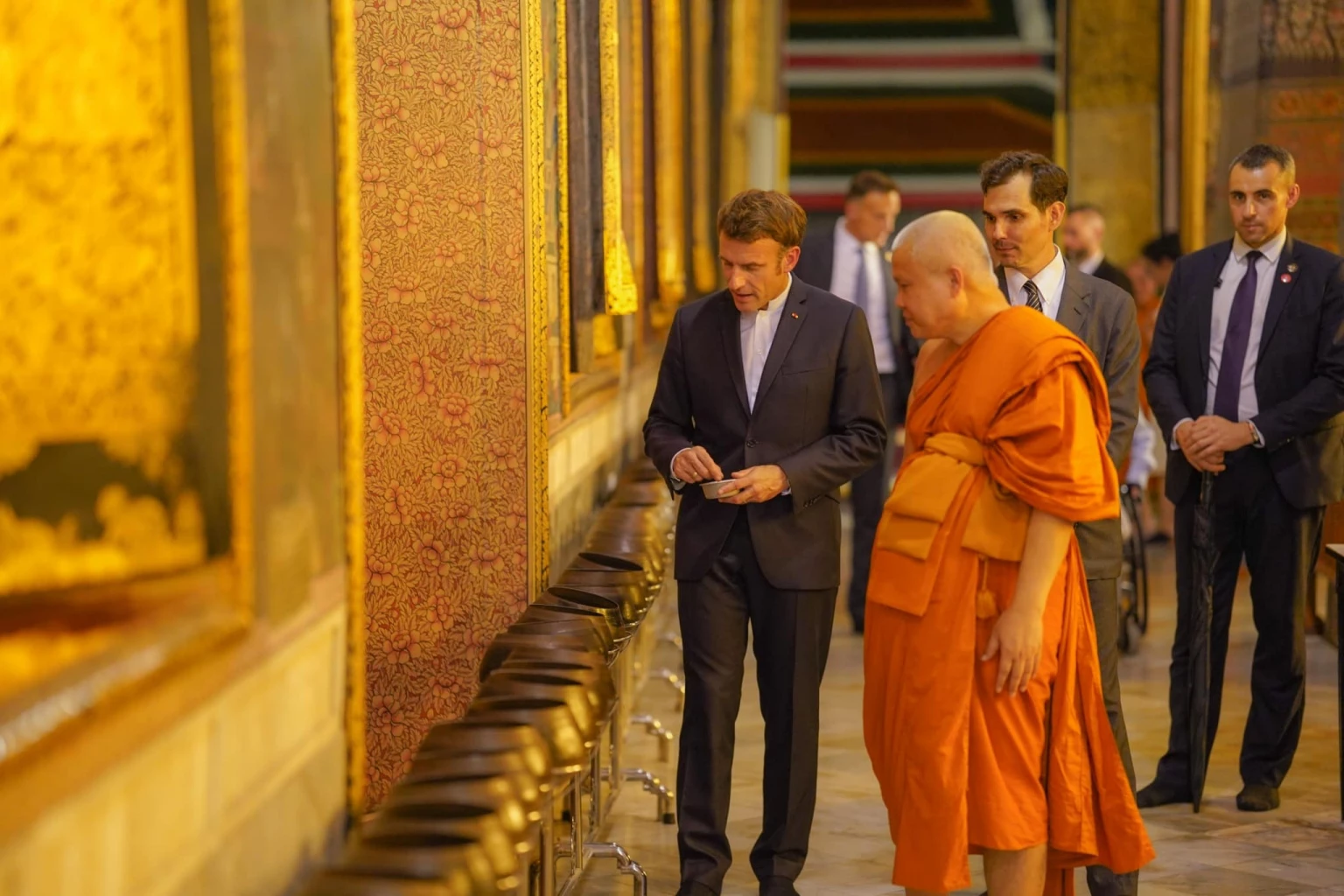 ปธน.ฝรั่งเศส "มาครง" เยี่ยมชมวัดโพธิ์-ทัวร์รอบกรุง