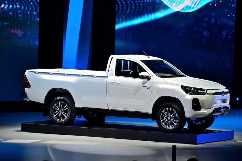 โตโยต้า ประกาศแผนผลิตรถกระบะไฟฟ้า Toyota Hilux Revo EV ในไทย เปิดตัวปี 2023