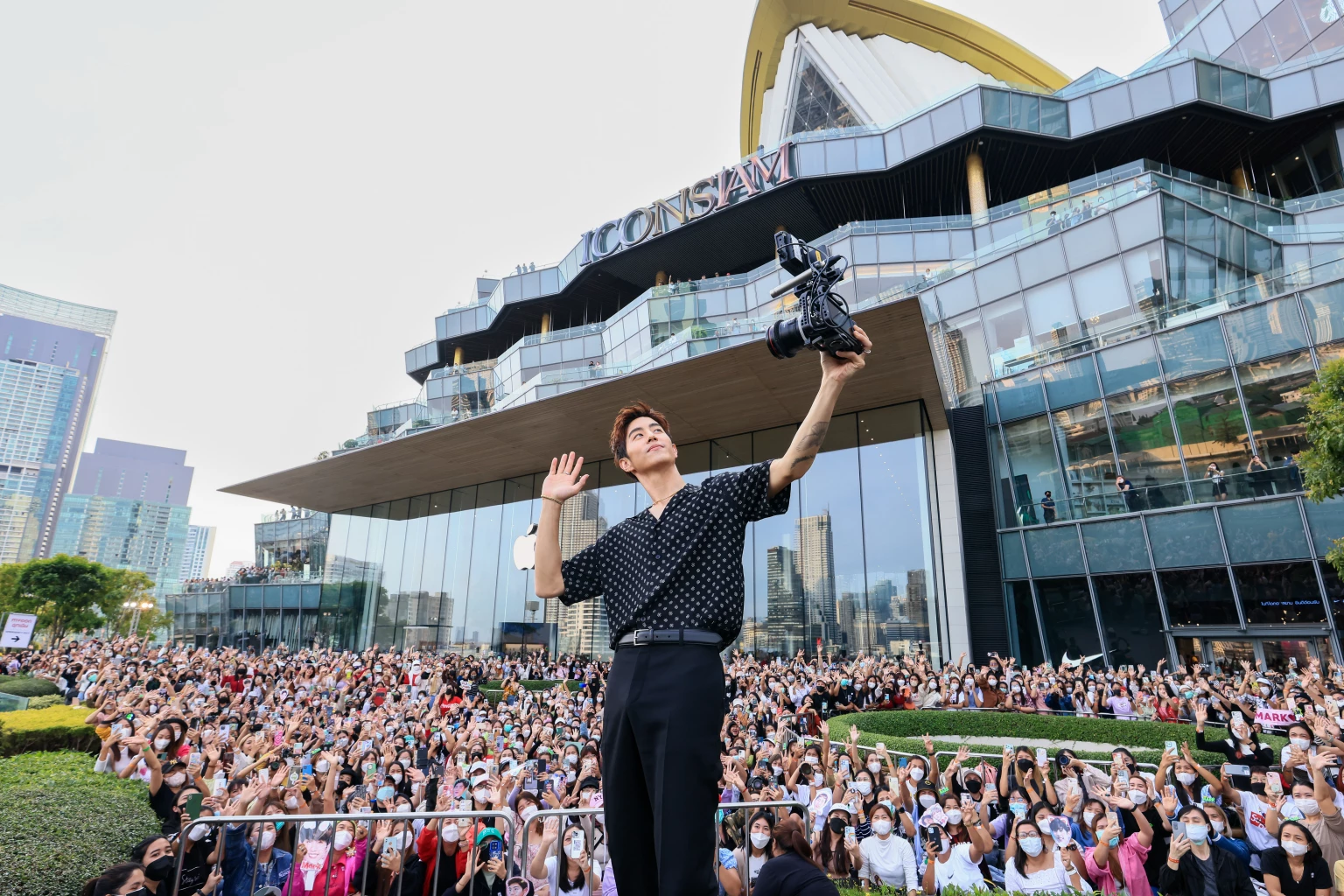 ประมวลภาพ เคาท์ดาวน์ "ไอคอนสยาม" สุดอลังการริมเจ้าพระยา