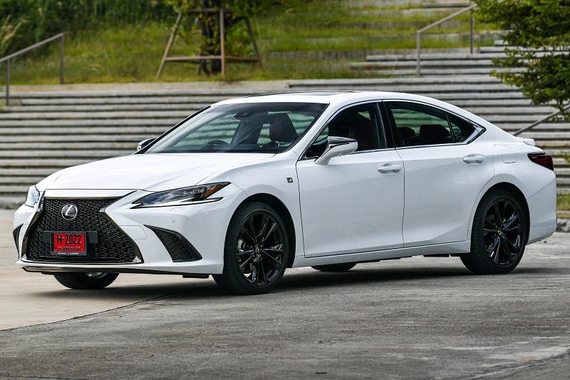 รีวิว Lexus ES F Sport สมรรถนะเฉียบ ท้าทายค่ายเยอรมัน