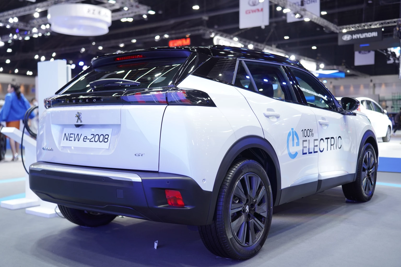 เปอโยต์ เปิดตัวรถยนต์ไฟฟ้า e-2008 -408 PHEV