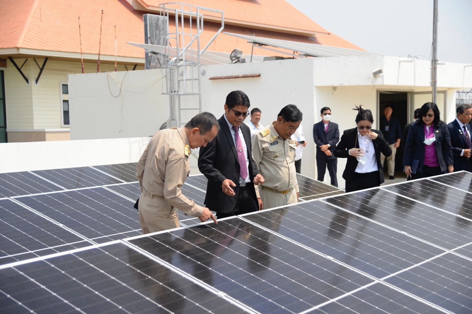 PEA ส่งมอบ Solar Rooftop องค์การบริหารส่วนจังหวัด และ โรงเรียนเพชร ...