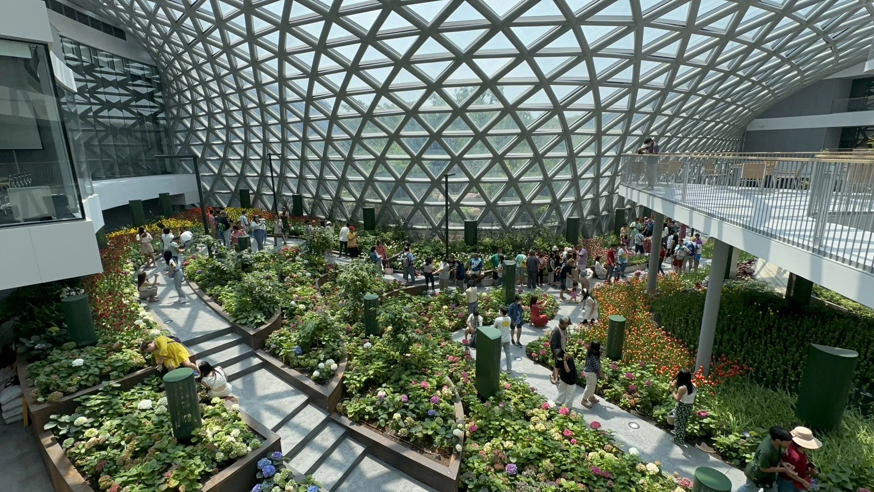 หนีร้อนเข้าโดมชมไม้เมืองหนาวFLORA EXHIBITION HALLระยอง