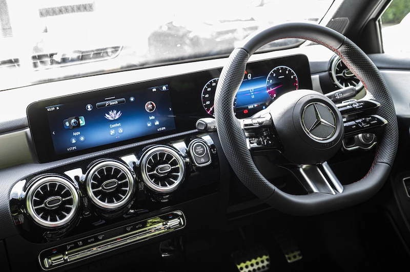 รีวิว เอ-คลาส ใหม่ Mercedes-Benz A200 AMG Dynamic ถูกที่สุดของเบนซ์