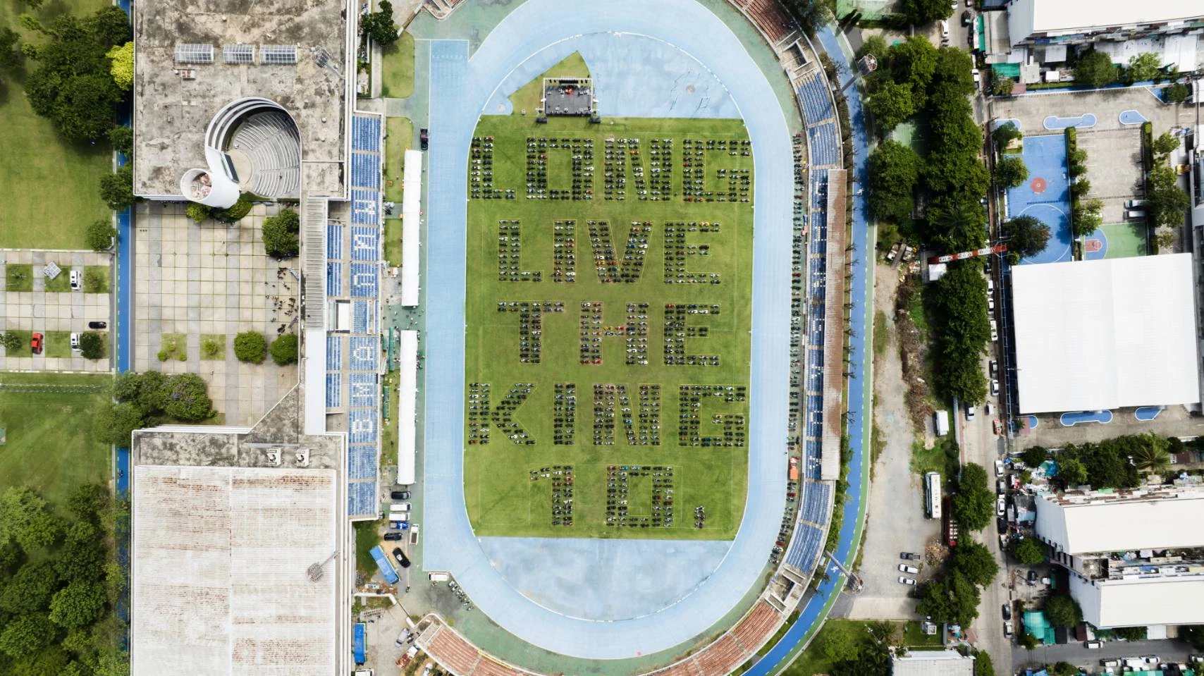 ชาวฮาเล่ย์กว่า 1,000 คันร่วมแปรอักษร LONG LIVE THE KING 10