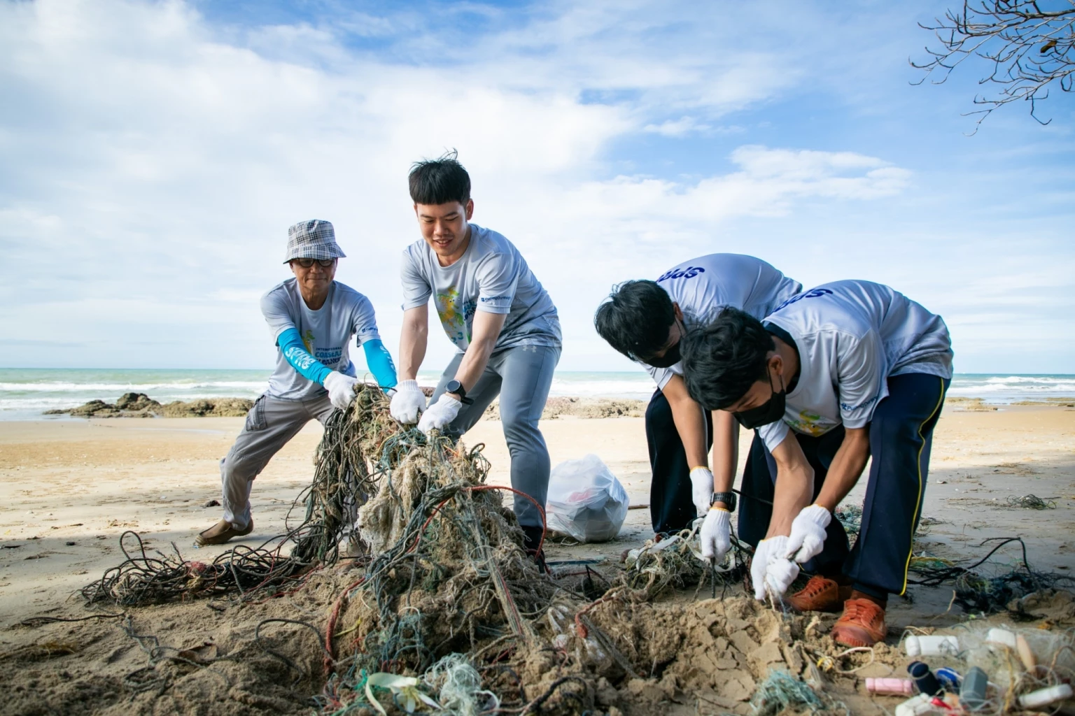 SPRC ผนึกภาครัฐ-เอกชน จัดกิจกรรมเก็บขยะ ในวันอนุรักษ์ชายฝั่งสากล ปี 2566