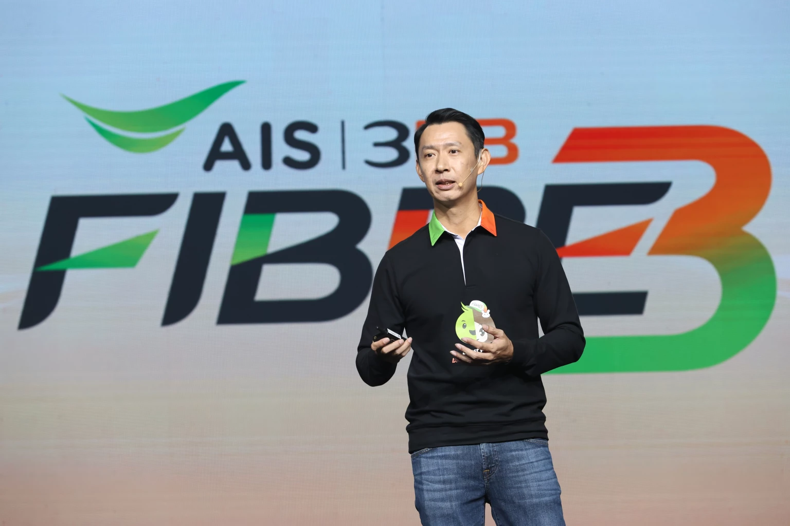 สงครามเน็ตบ้านเดือดระอุ “AIS FIBRE X 3BB “พร้อมปะทะ “True”