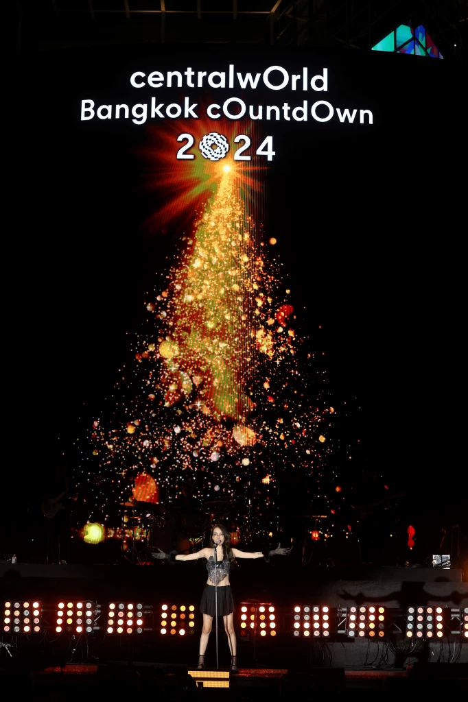 รวมภาพประทับใจ centralwOrld Bangkok Countdown 2024 ไทม์สแควร์แห่งเอเชีย!