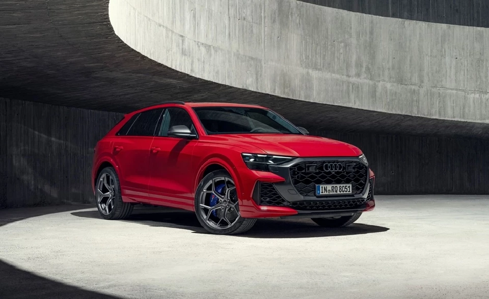 เอสยูวีตัวโหด Audi RS Q8 performance ราคา 13.59 ล้านบาท