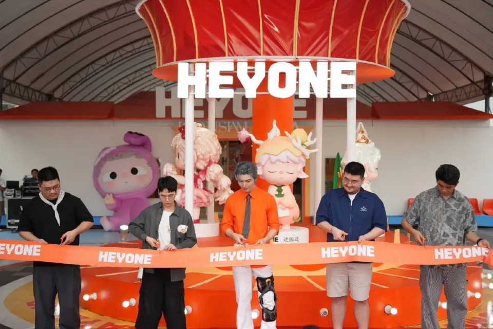 สาวกอาร์ตทอยห้ามพลาด! HEYONE ยกทัพคาแรกเตอร์ดังบุกไอคอนสยาม